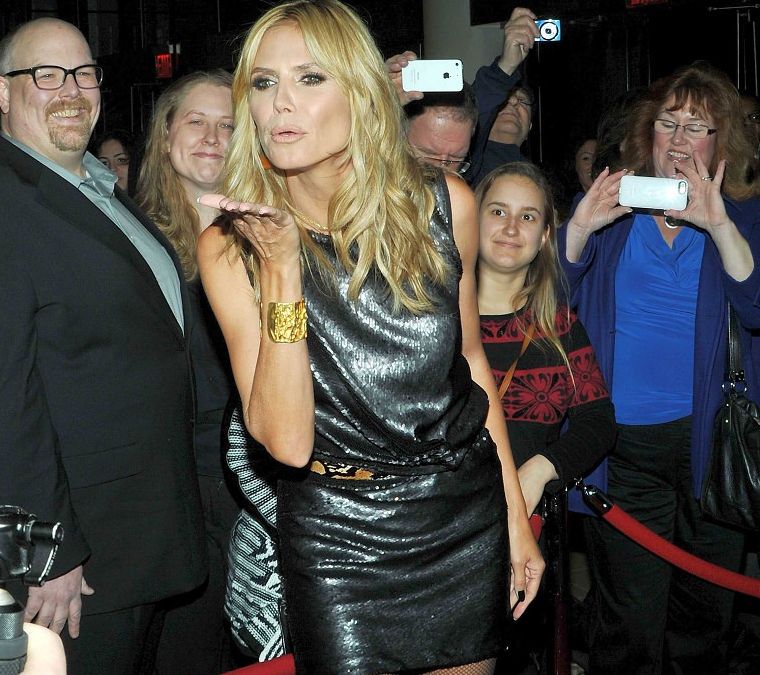 Heidi Klum: Gambe Chilometriche in Collant a Rete - Donne in Collant